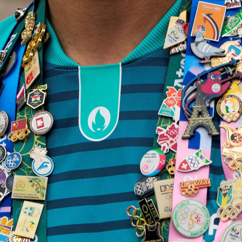 “Olympic Pin Trading” การเเลกเปลี่ยนเข็มกลัดที่ระลึกที่คึกคักไม่เเพ้การ ...